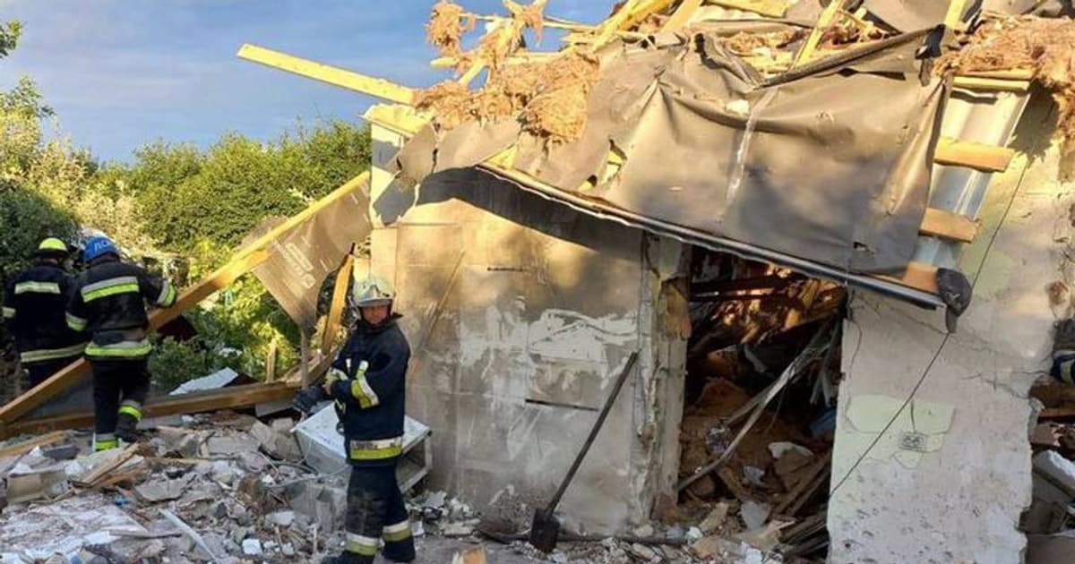 Russian shelling of residential quarter in Nikopol results in dead and ...