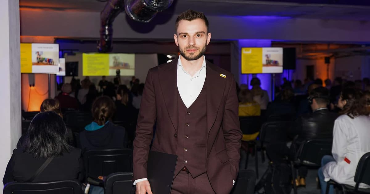 «Настав час змінити затишну студію на військову форму»: ведучий ...