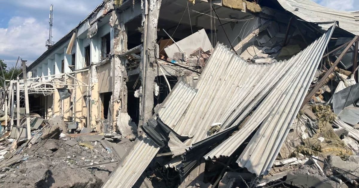 Окупанти обстріляли низку населених пунктів Донеччини загинули троє людей є поранені