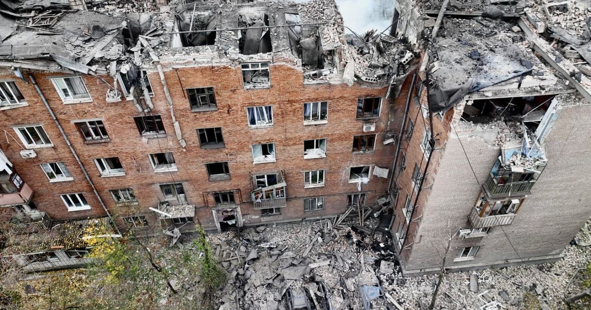 Russian troops attack Kryvyi Rih, hitting high-rise building. Children ...